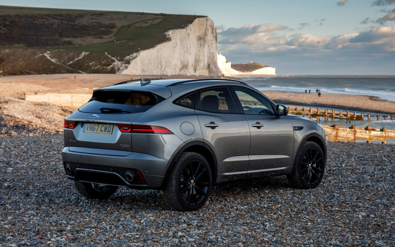 Comparison - Jaguar E-Pace R‑DYNAMIC HSE 2018 - vs - BMW X2 xDrive 35i 2018 | SUV Drive